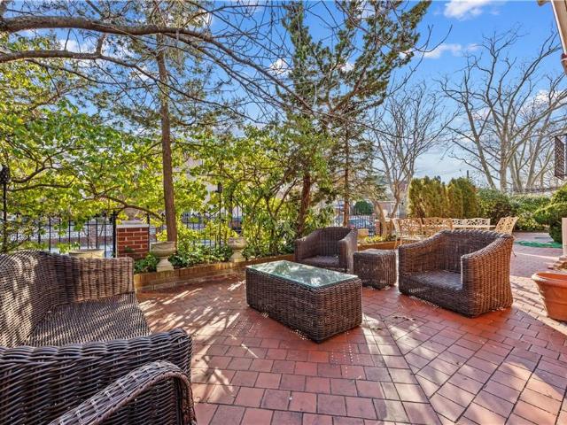 7724 Colonial Road