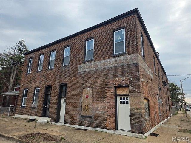 7726 Minnesota Ave, Saint Louis, MO 63111