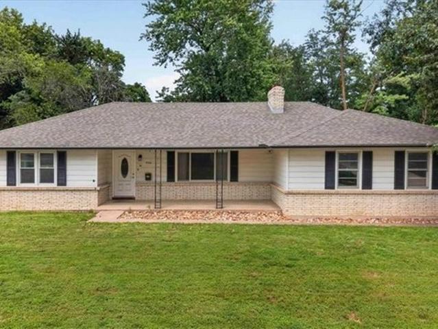 7726 Everett Ave, Kansas City, KS 66112