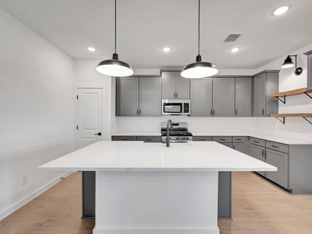 7726 Jade Crest Dr, Angleton, TX 77515