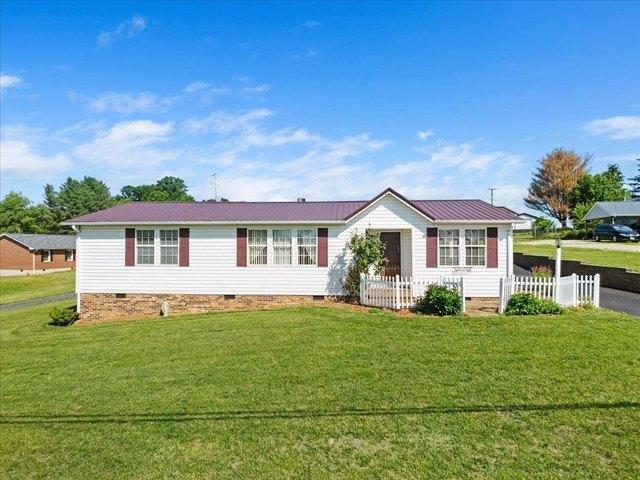 7727 Brooklyn Rd, Fairlawn, VA 24141