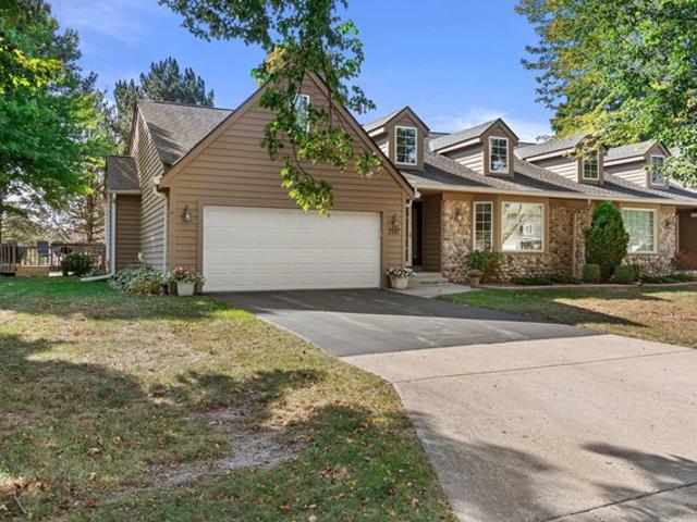 7727 W Maple Ridge Ct, Franklin, WI 53132