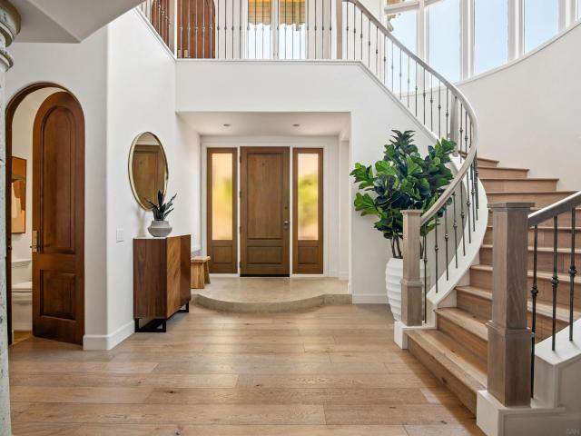 7729 Ivanhoe Ave, La Jolla, CA 92037 | MLS #250040