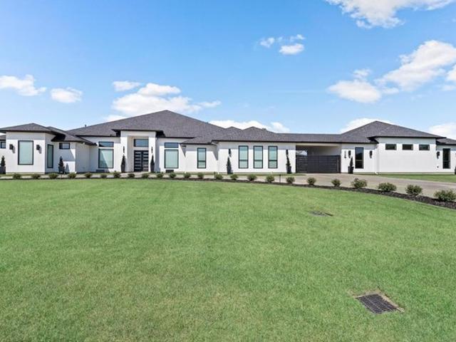 7720 N Lakeside Dr, Beaumont, TX 77707