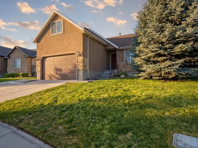 7721 N Ruby Valley Dr W, Eagle Mountain, UT 84005