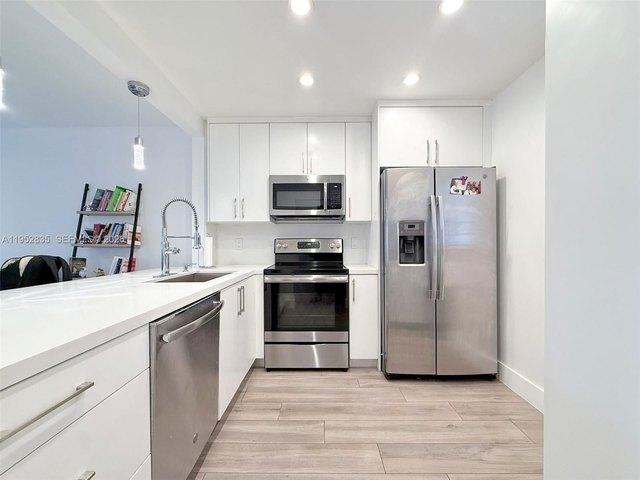 7722 Camino Real Apt 317, Miami, FL 33143