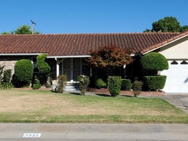 7722 Woodside Dr, Stockton, CA 95207
