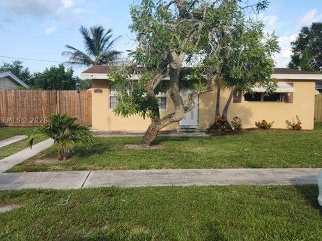 772 Gardenia Dr, Royal Palm Beach, FL 33411