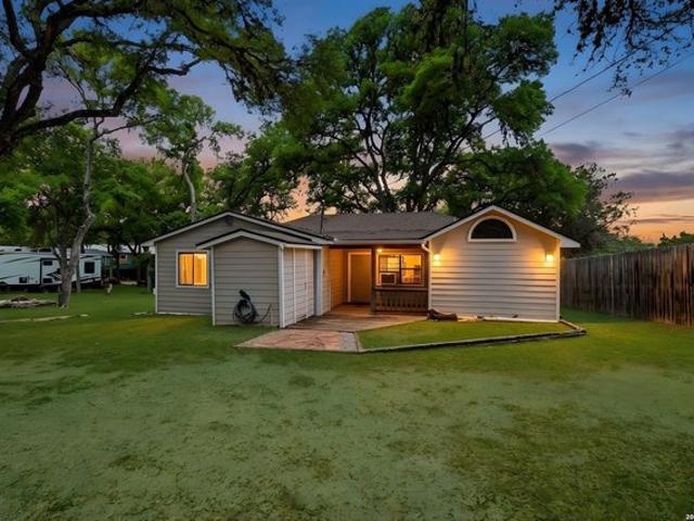 772 NW Pebble Beach Dr, Lakehills, TX 78063