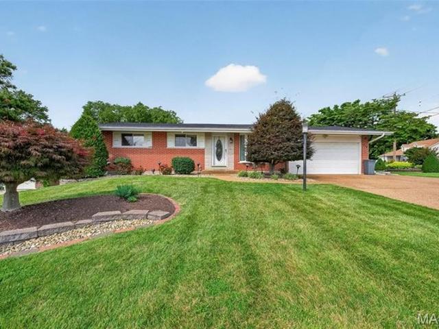 772 Peace Haven Dr, Saint Louis, MO 63125