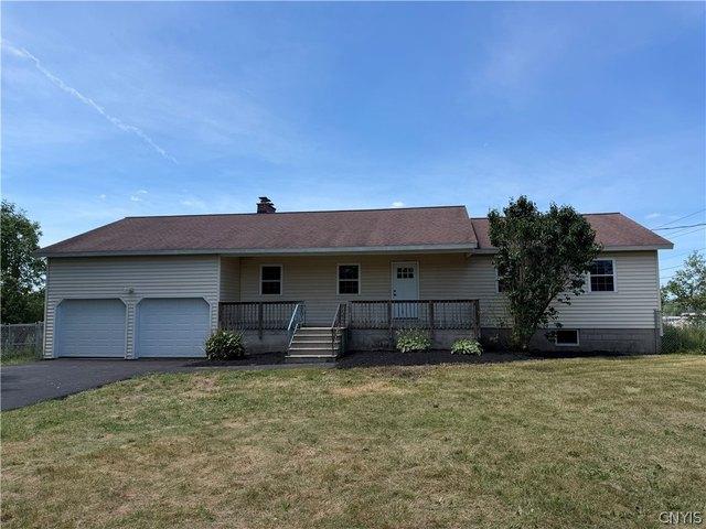 7735 Barbara Ln, Baldwinsville, NY 13027