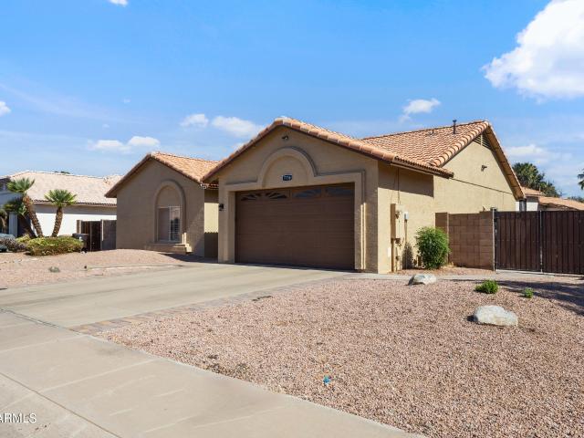 7736 W Tumblewood Dr, Peoria, AZ 85382 | MLS #6972 | Compass