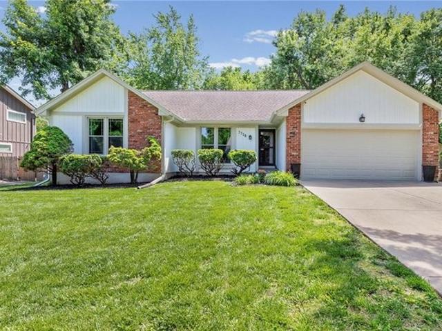 7738 Garnett St, Lenexa, KS 66214
