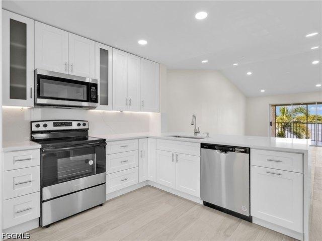 7730 Jewel Ln Apt 204, Naples, FL 34109