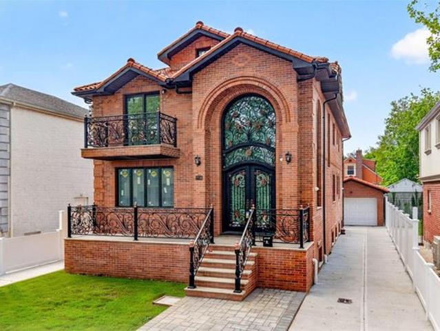 7732 th St, Fresh Meadows, NY 11366