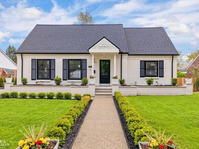 773 Hawthorne Rd, Grosse Pointe Woods, MI 48236