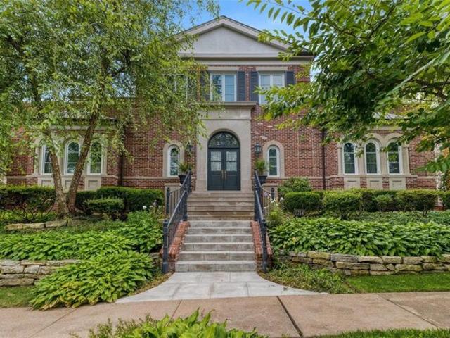7744 Pershing Ave, Saint Louis, MO 63105