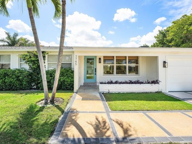 7745 W Lake Dr, Lake Clarke Shores, FL 33406