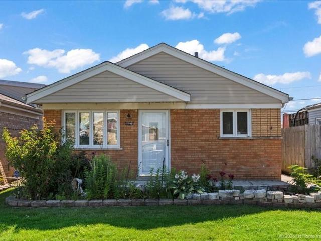 7749 Parkside Ave, Burbank, IL 60459
