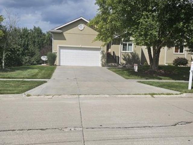 7742 Phares Dr, Lincoln, NE 68516