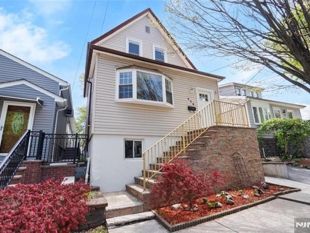 774 8th St, Secaucus, NJ 07094