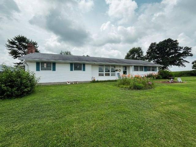 774 County Road 1700 N, Cisne, IL 62823