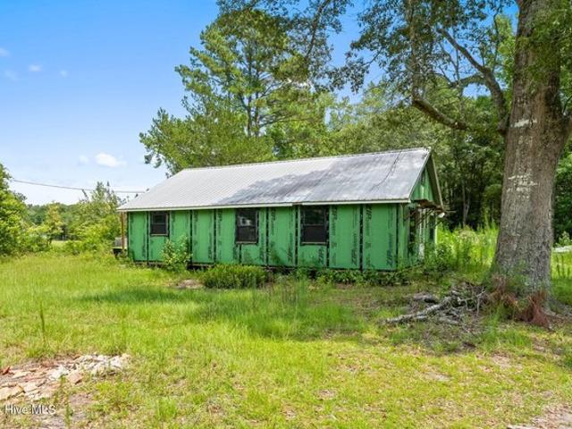 774 Snake Island Rd, Whiteville, NC 28472