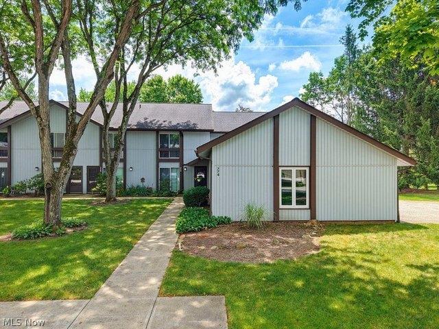 774 Pipes Ct, Sagamore Hills, OH 44067