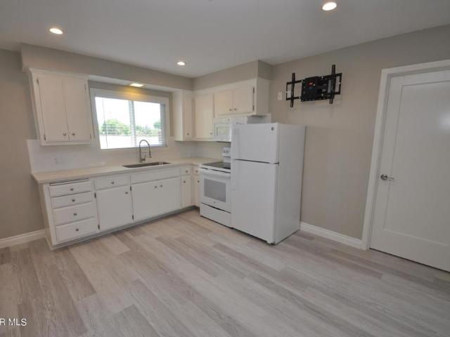 7754 Delco Ave, Winnetka, CA 91306 | MLS #226001 VC