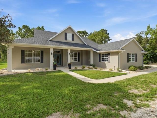 7755 N Pocono Dr, Dunnellon, FL 34434