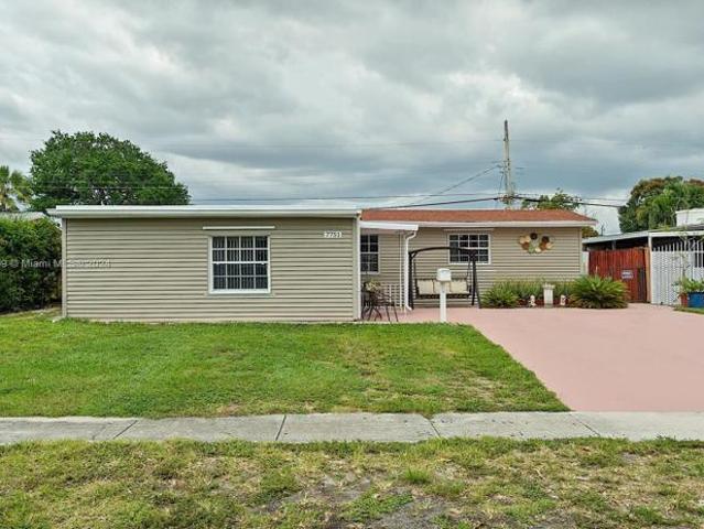 7751 NW 35th St, Davie, FL 33024