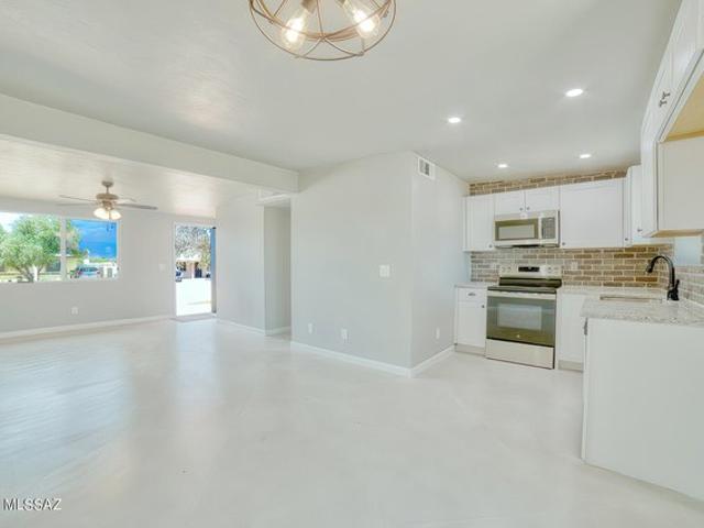 7752 E Apple Tree Dr, Tucson, AZ 85730