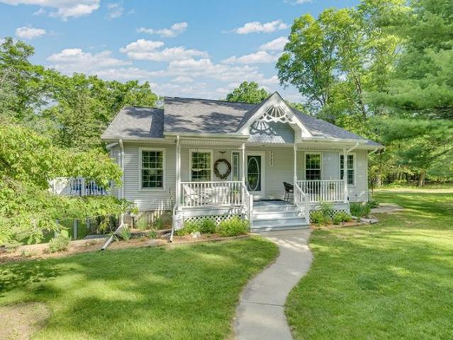 7753 E Higgins Lake Dr, Roscommon, MI 48653
