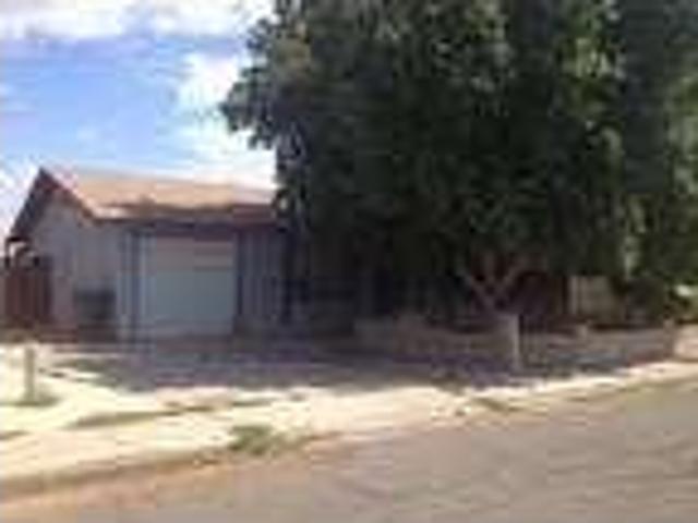$775 / 3br 3bed/2bath/1car garage 4458 W. 17th Lane 3br bedroom