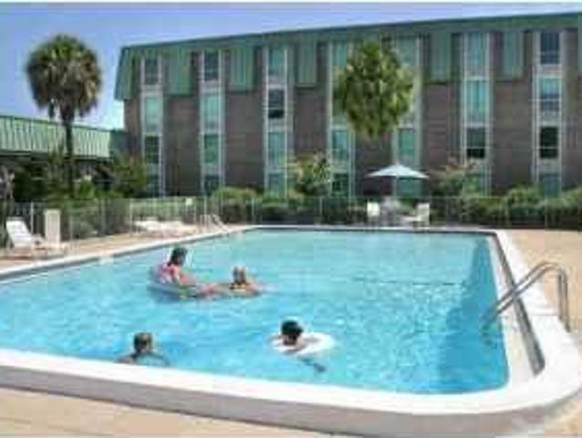 $775 / 1br Carlton Palms 1bd/1bath downtown