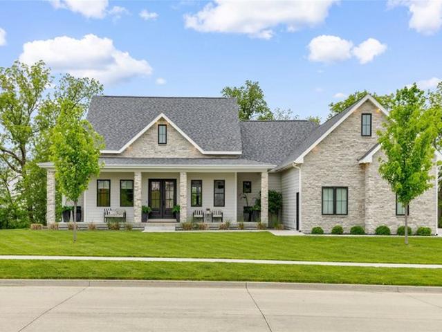 775 Century Cir, Waukee, IA 50263