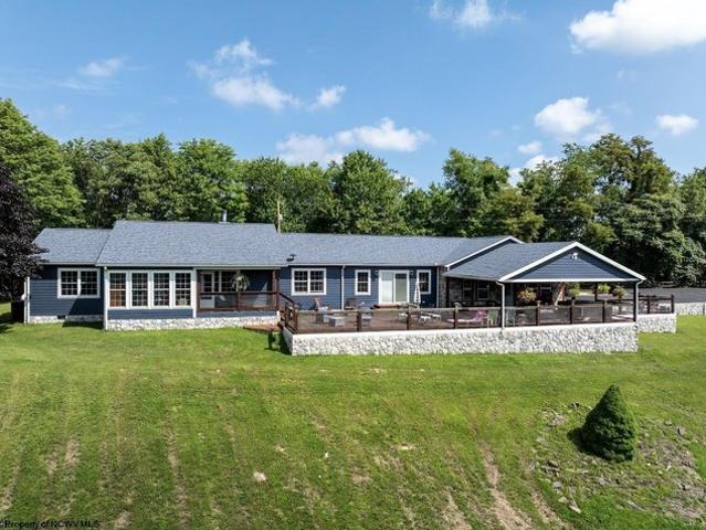 775 Breezyknoll Dr, Buckhannon, WV 26201