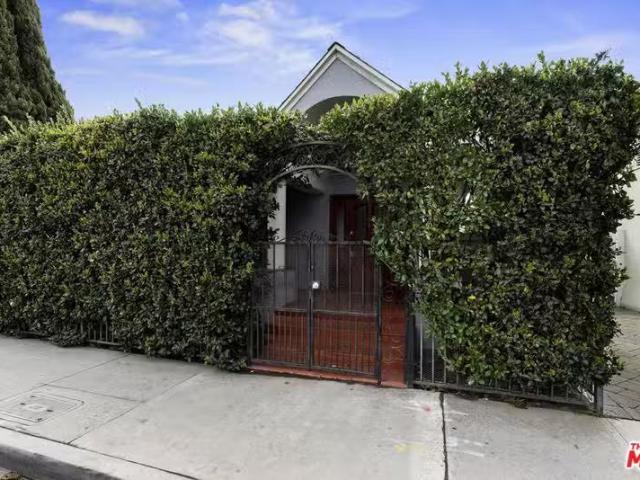 7764 Fountain Ave Houses in West Hollywood, CA