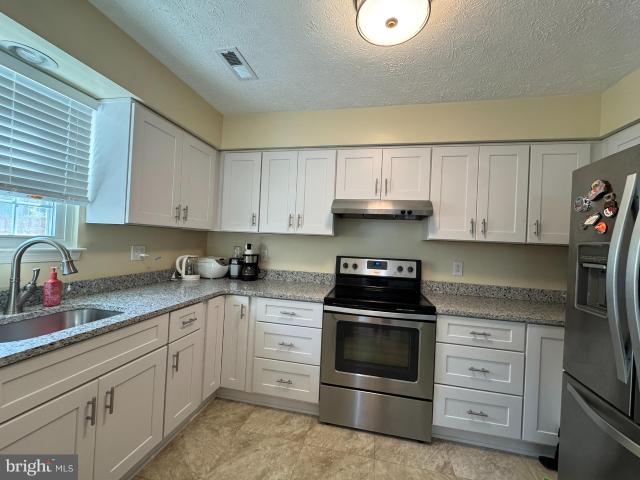 7761 Wolford Way, Lorton, VA 22079 | MLS #VAFX2296 | Compass