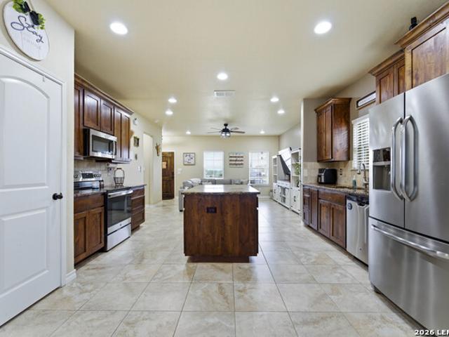 776 Crestview
