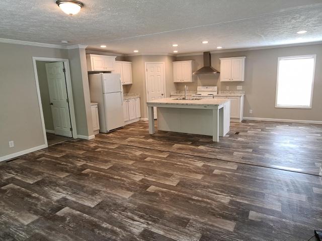 776 Earl's Loop Rd