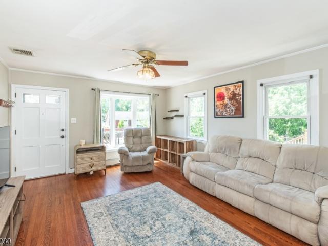 776 Lake Shore Dr