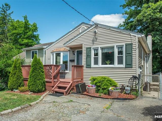 776 Lake Shore Dr, Par Troy Hills Township, NJ 07054
