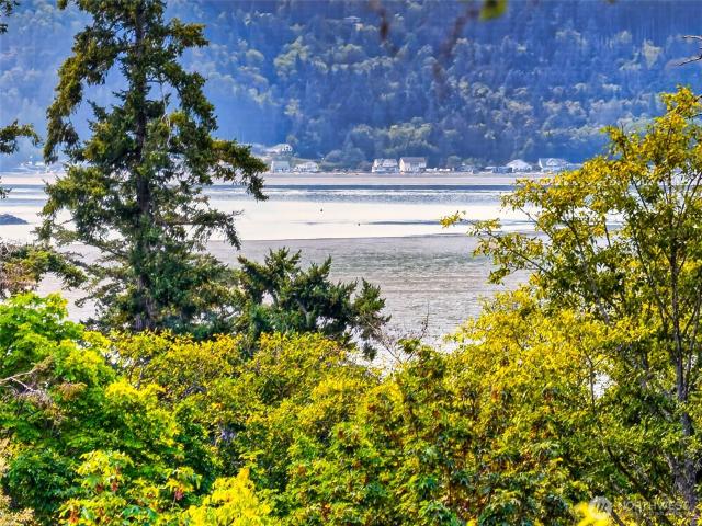 776 shelter bay Drive