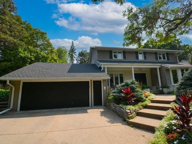 776 Upper Colonial Dr, Mendota Heights, MN 55118