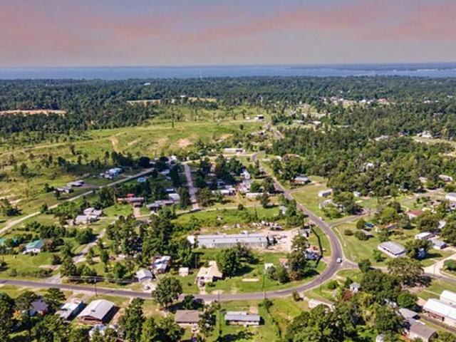 776 Yaupon Cove Dr, Onalaska, TX 77360