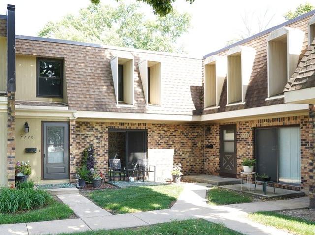 7770 S Woodward Ave Unit 7F, Woodridge, IL 60517