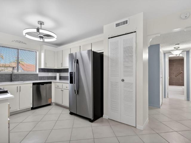 7770 Tahiti Ln, Unit 102, Lake Worth, FL 33467 | MLS #B26020