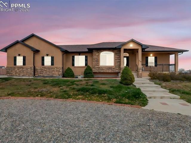 777 E Woodleaf Dr, Pueblo, CO 81007