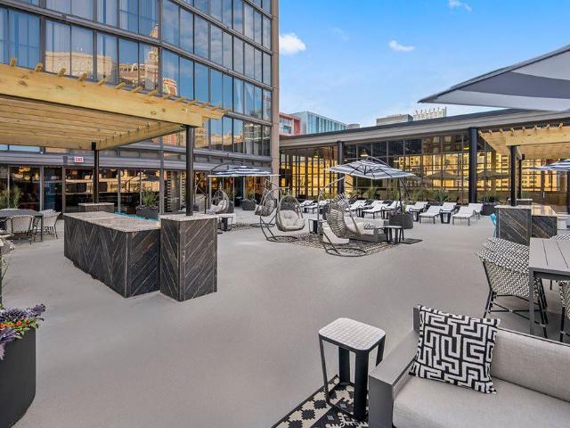777 South State Studio Apartment for Rent at 2 E 8th St, Chicago, IL 60605 Loop